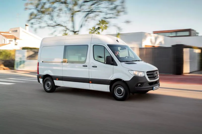 Giá xe Mercedes Sprinter, thông số & ưu đãi tháng 05/2026