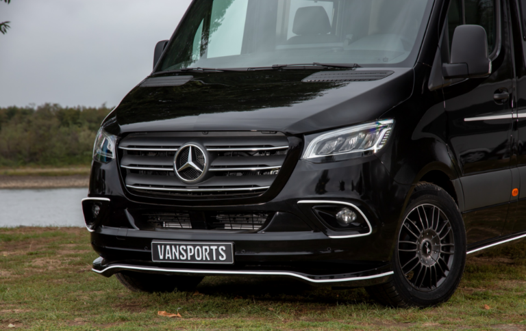 Giá xe Mercedes Sprinter, thông số & ưu đãi tháng 12/2025