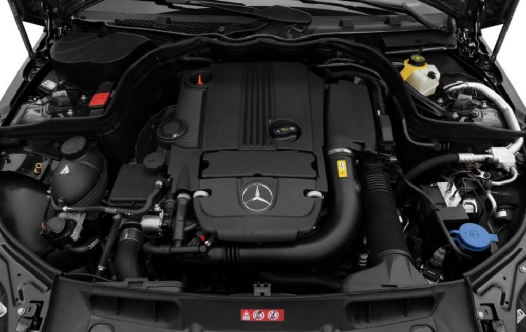 Giá xe Mercedes C250, thông số & ưu đãi tháng 10/2025