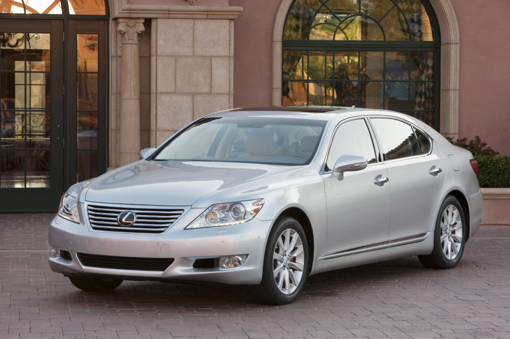 Giá xe Lexus LS460, thông số & ưu đãi 05/2026