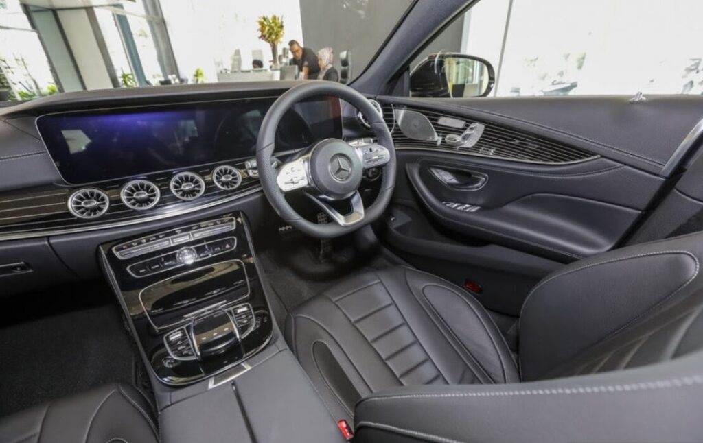 Giá xe Mercedes CLS 350, thông số & ưu đãi tháng 04/2026
